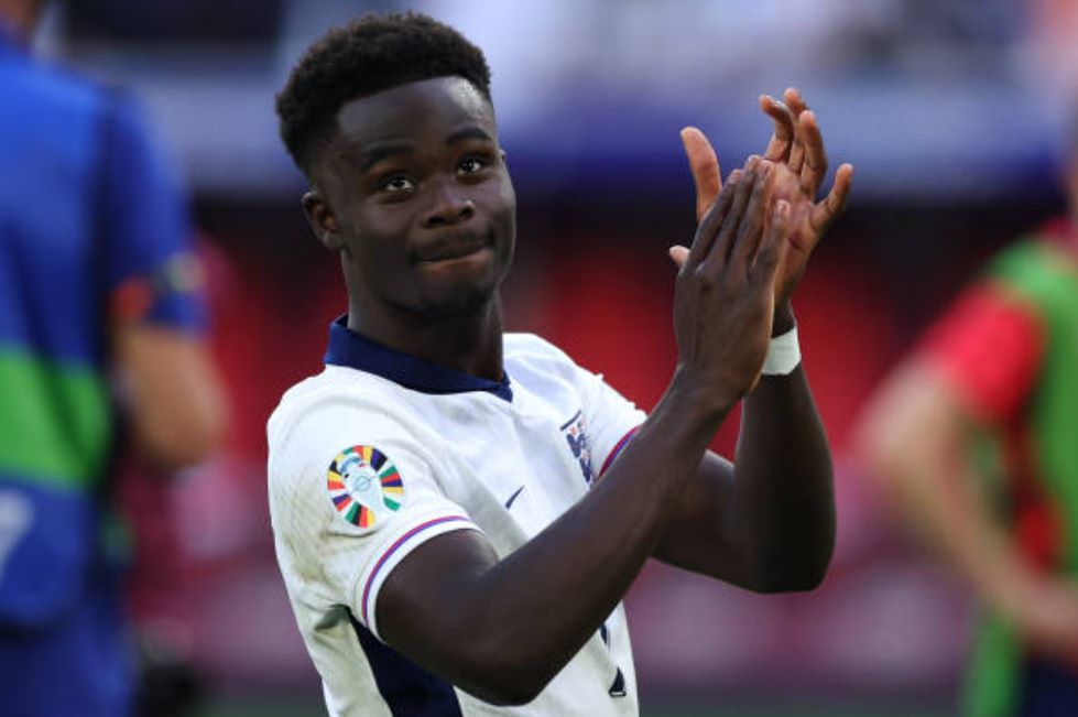 Mùa hè yên bình của Saka bên bạn gái gợi cảm