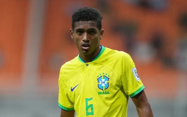 Cuộc chiến vì 'Marcelo mới': Chelsea hay Barcelona sẽ th...