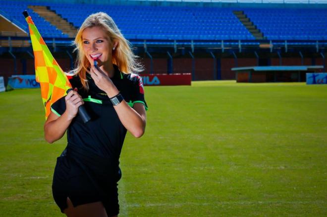 Fernanda Colombo Uliana - Nữ trọng tài bốc lửa