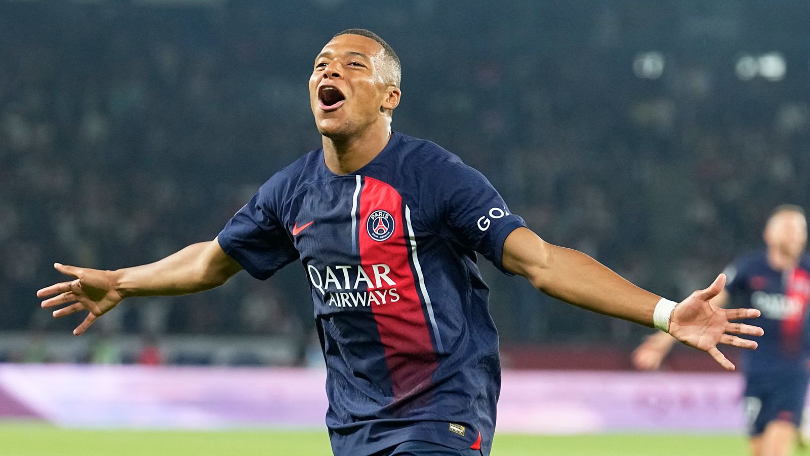 NÓNG! Chia tay Mbappe, PSG có thể kích nổ 2 bom tấn