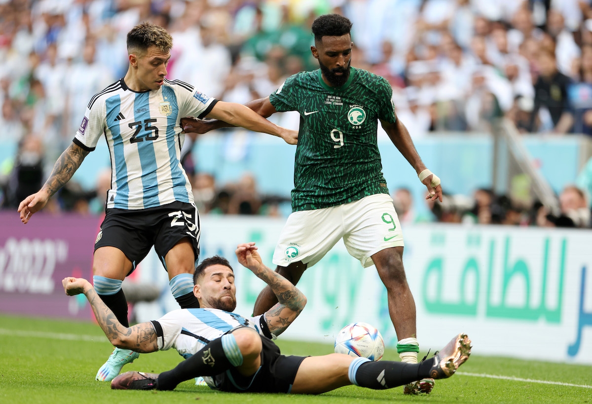 CĐV M.U nổi đóa với HLV Argentina: "Martinez dự bị là tội ác"