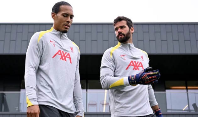 Liverpool chào đón Alisson và Van Dijk trở lại