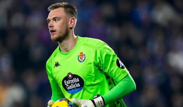 Vì sao Karl Hein có thể đe dọa đến David Raya ở Arsenal?