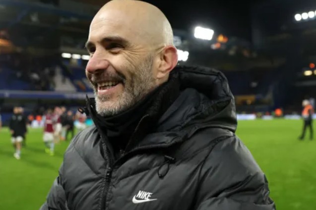 Neville chỉ rõ 3 vị trí Chelsea cần tăng cường nếu muốn đua vô địch ...