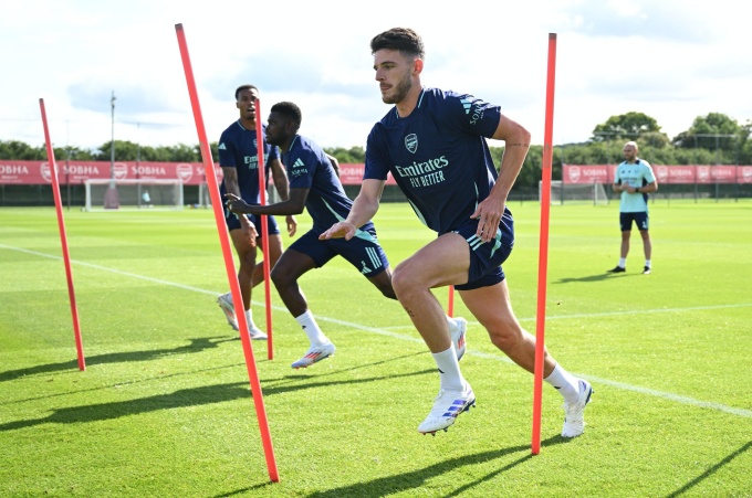 Hình ảnh buổi tập của Arsenal, rõ tình trạng Declan Rice