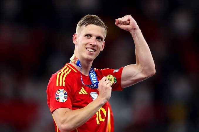 Số áo bất ngờ của Dani Olmo tại Barcelona