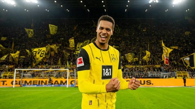 Nuri Sahin không thể tiếp tục "ngó lơ" Felix Nmecha