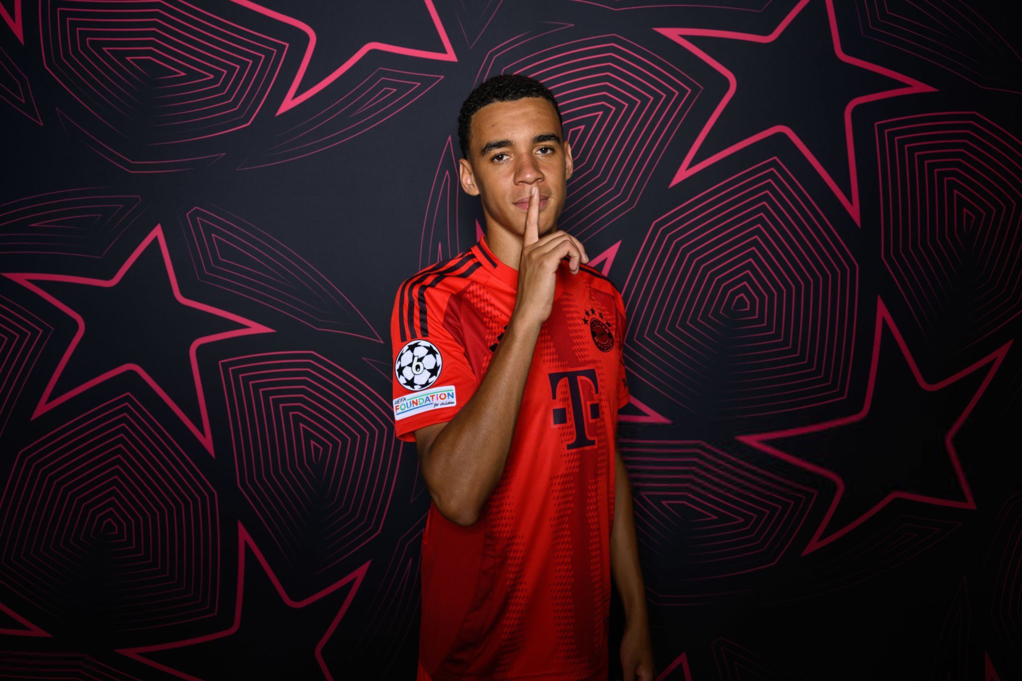 Jamal Musiala khiến cả châu Âu mừng thầm